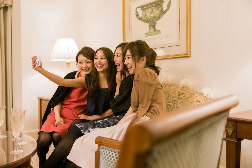 新宿のラブホで最高の誕生日女子会(バースデー女子会)を! 【公式】新宿・歌舞伎町のラブホテルd Wave(ディーウェーブ)